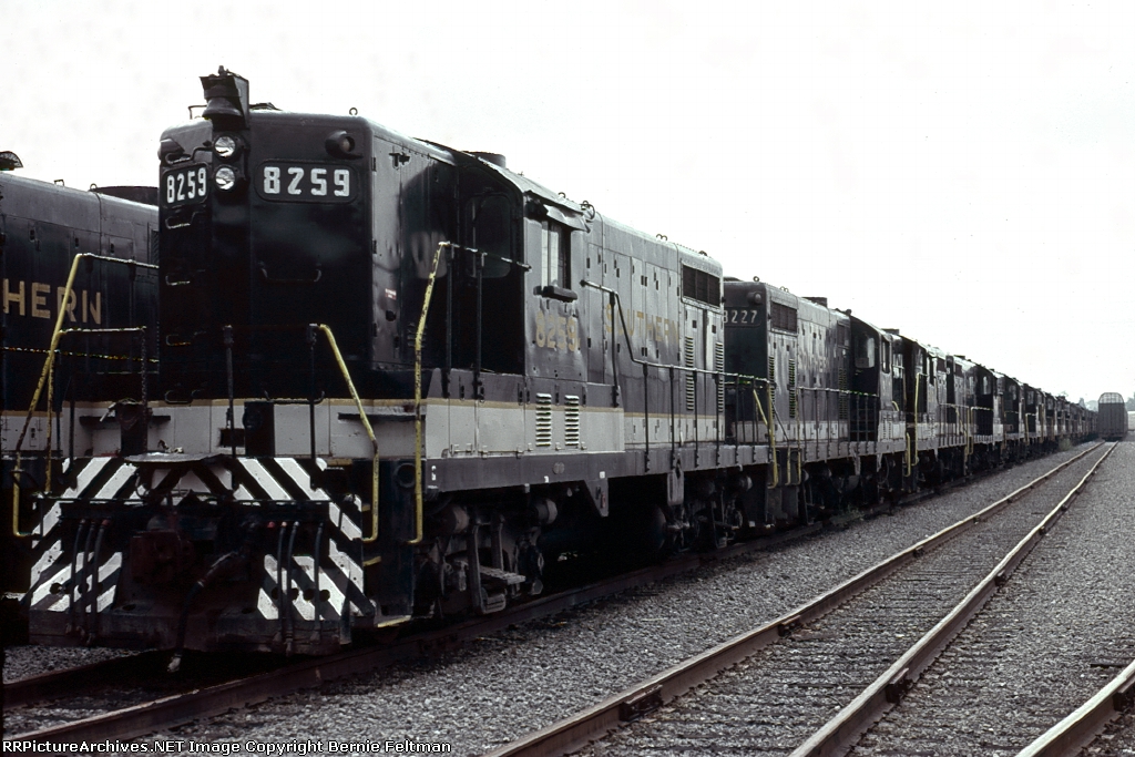 Southern Railway GP7 #8259 at the end of a very long line of first generation power